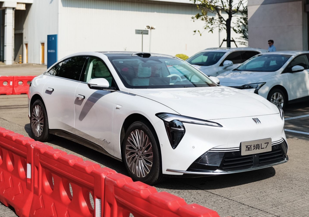 别克至境L7实车现身，长超5米+激光雷达，配343马力+续航1400km_腾讯新闻