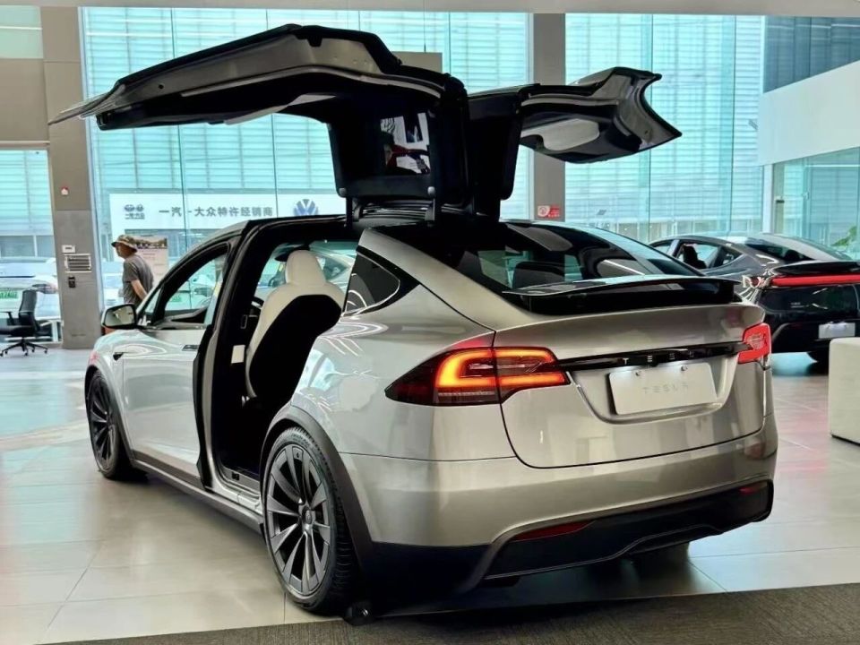 『你怎么看？』特斯拉双旗舰停产！高端电动车泡沫彻底破了？_腾讯新闻