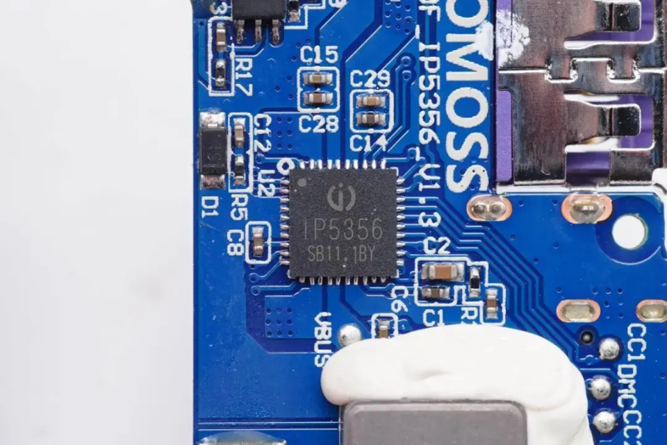 移动电源主控SOC芯片选型难？不如看看罗马仕都在用的芯片_腾讯新闻