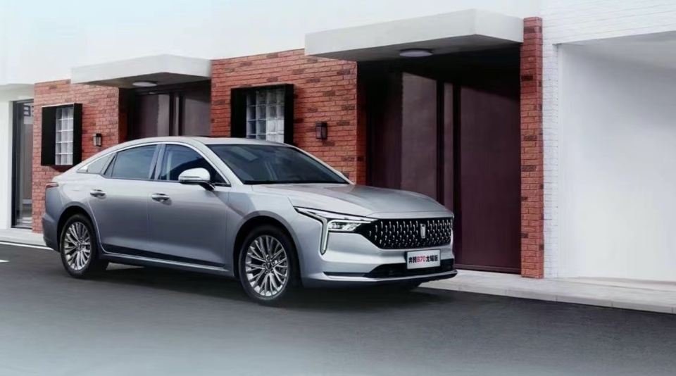 9.88万元起售！一汽奔腾B70&T90龙耀版双车上市_腾讯新闻