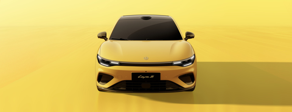 零跑 Lafa5 全球首秀：定位高颜值运动轿跑，今年 Q4 发布_腾讯新闻