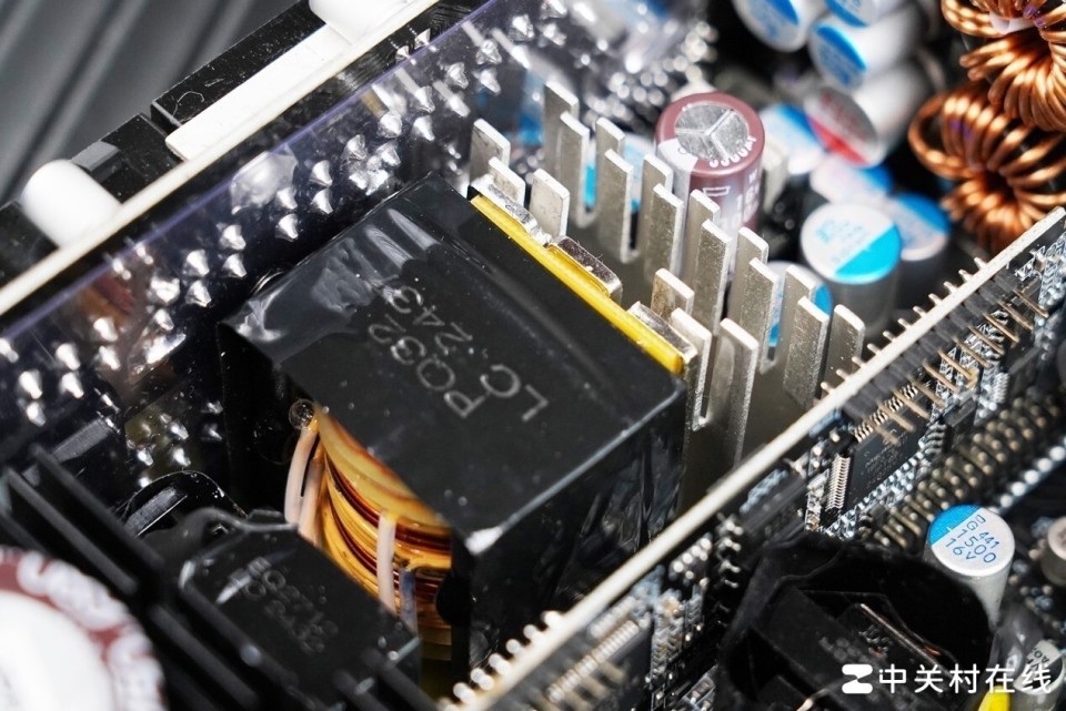 鑫谷昆仑九重KE-1300P电源评测 PC数字电源开荒之作_腾讯新闻