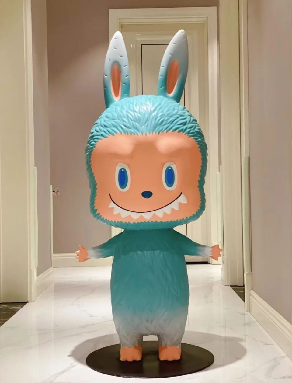 薄荷色Labubu卖出108万，泡泡玛特一年疯狂收割130亿_腾讯新闻