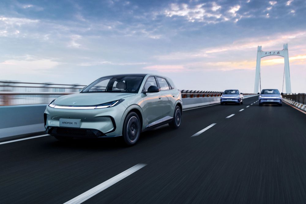 极狐T1上市6.28万起，“只换不修”政策深化A0级车市新能源变革_腾讯新闻