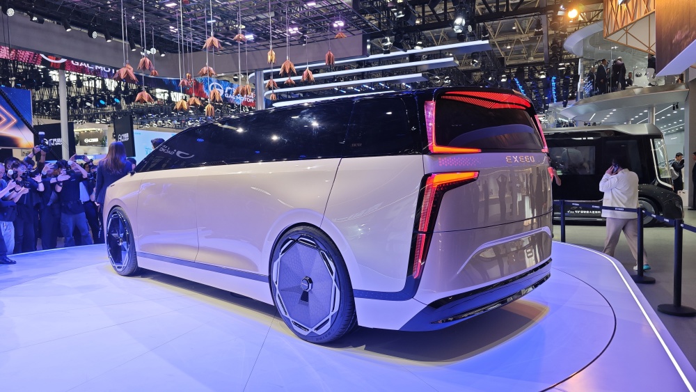 星途首款MPV概念车E08北京车展首秀 定位尊享舒适旗舰MPV_腾讯新闻