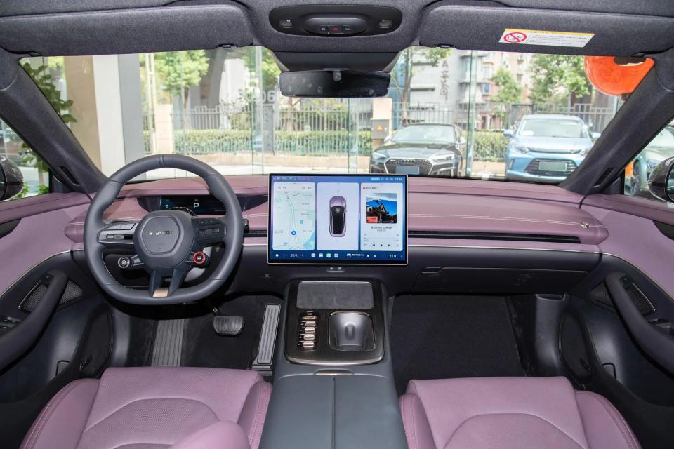 雷军“赢麻了”！首款YU7路试照正式曝光，直接对飙特斯拉Model Y_腾讯新闻