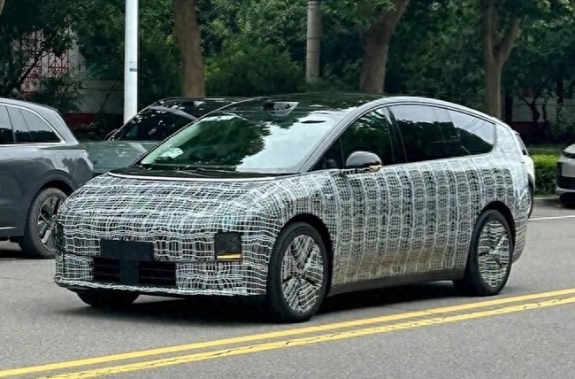 神似MEGA，理想首款纯电SUV i6长这样！_腾讯新闻