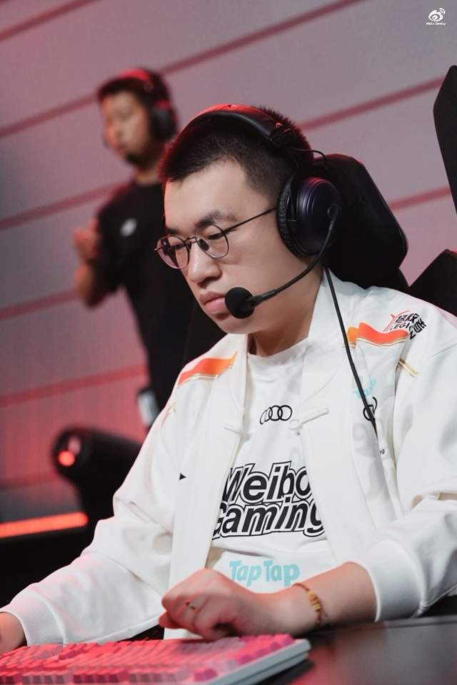 WBG队危？二队辅助选手Xbear顶替LQS首发，AL或轻松复仇！_腾讯新闻