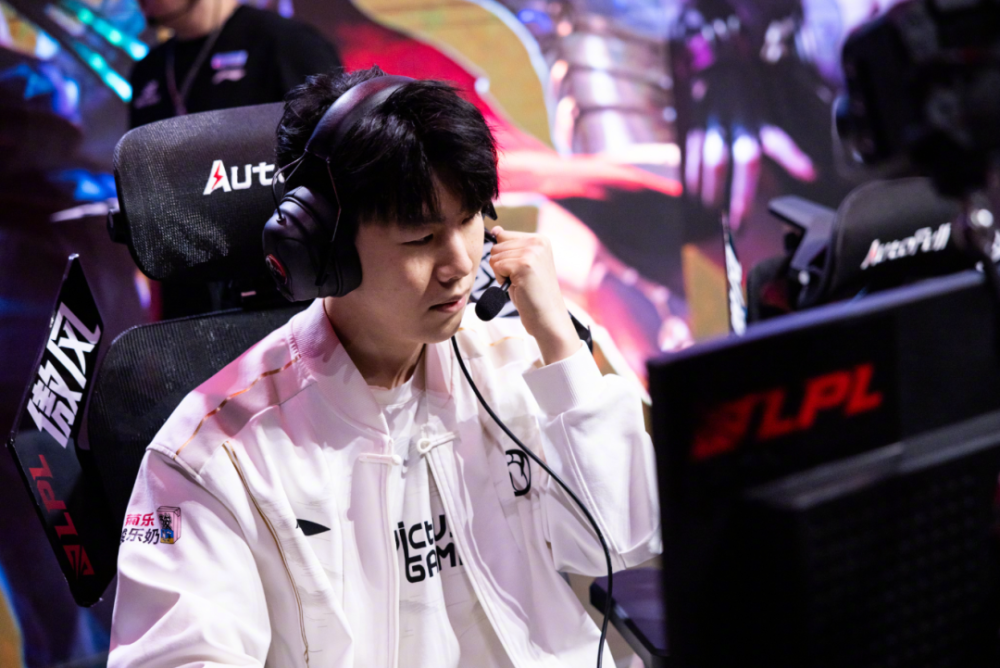 全神班iG取得7连胜，TheShy豹女Carry全场，但仍有隐患_腾讯新闻