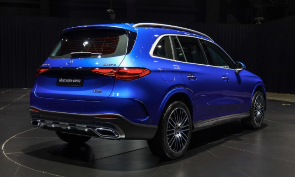 奔驰25款GLC定妆照曝光，配置大幅升级！4S店迎新款现款降14万_腾讯新闻