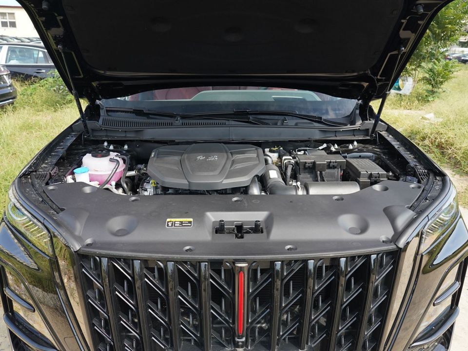 15万入手红旗HS5，2.0T爆252马力，玄影黑太帅了_腾讯新闻