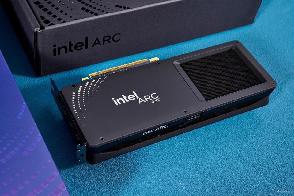 Intel Arc B580 Limited Edition首发评测：性能猛超4060，主流玩家新选！_腾讯新闻