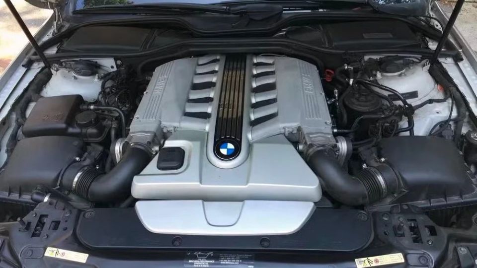 世界上最受人嫌弃的V12豪车？宝马7系E65/E66如今只值4000美元_腾讯新闻