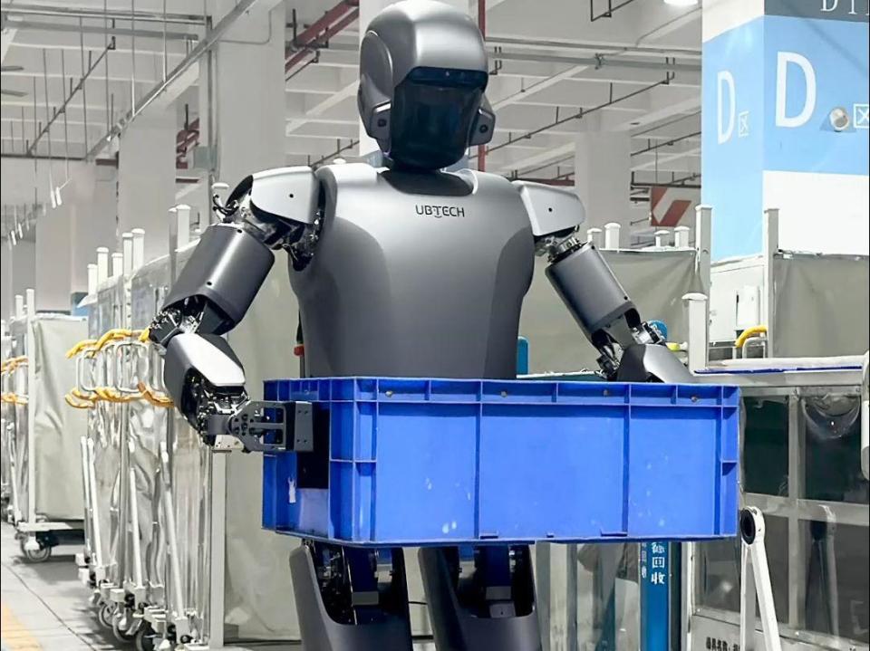 优必选工业人形机器人Walker S1预计Q2规模化交付_腾讯新闻