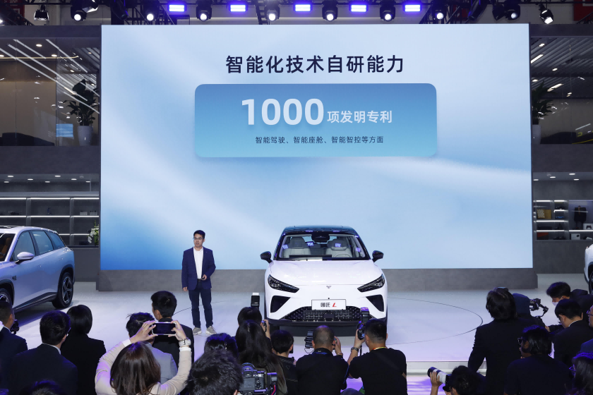 “Snapdragon Ride Flex（SA8775P）舱驾融合平台”全球首搭哪吒汽车_腾讯新闻