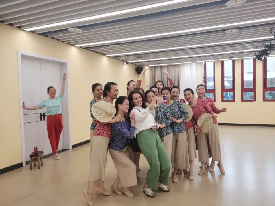 土耳其正发党高级干部考察团参访长白228街坊，在城市更新项目中感受发展脉搏_腾讯新闻