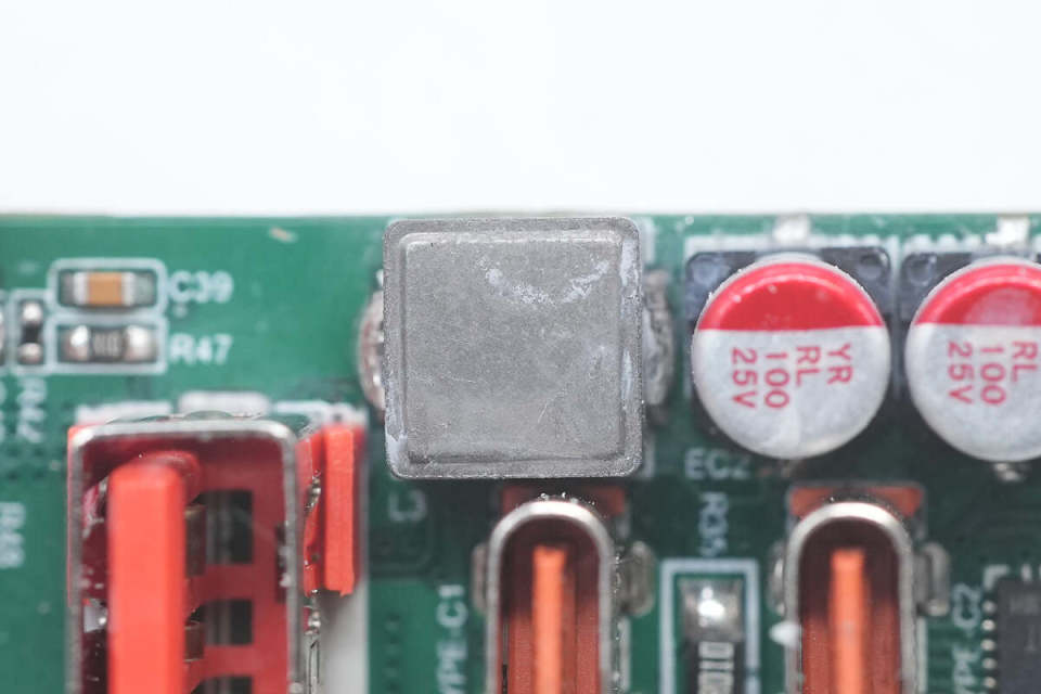 内置英集芯IP2726协议芯片，众森泰65W氮化镓充电器拆解_腾讯新闻