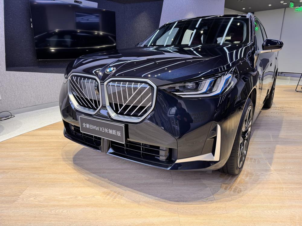 全新宝马X3L实车到店，长近4米9+全景星轨天幕，配双联屏+258马力_腾讯新闻