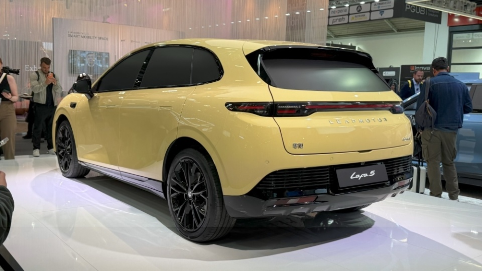 年轻人的“拉风”车！零跑Lafa5慕尼黑首秀启动盲订，国内Q4发，车东西现场见证_腾讯新闻