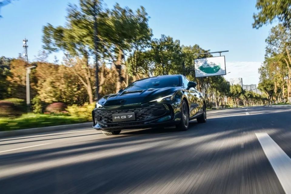 高速公路一键直达！MG7高速NGP竟然这么好用？_腾讯新闻