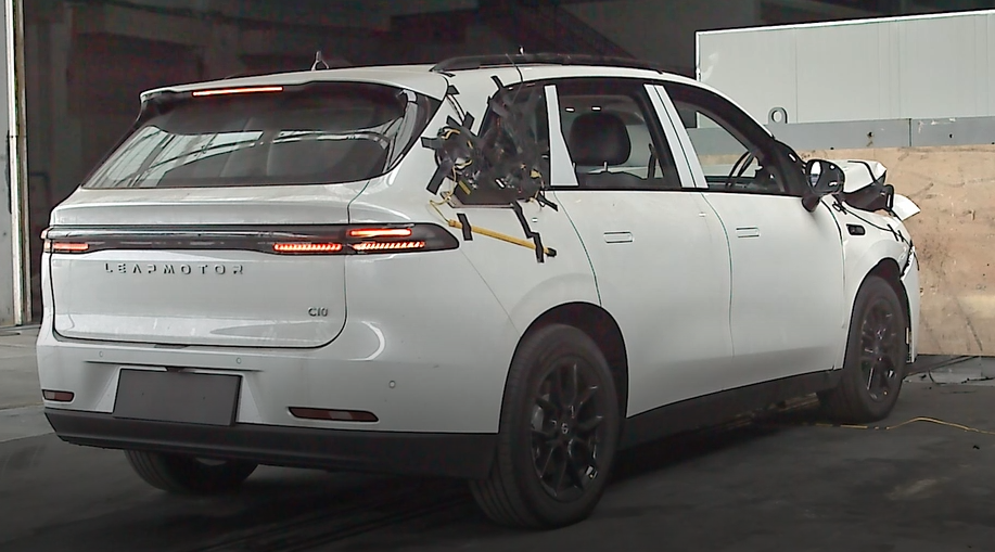 零跑C10 E-NCAP碰撞测试成绩出炉 表现超沃尔沃EX-30！_腾讯新闻