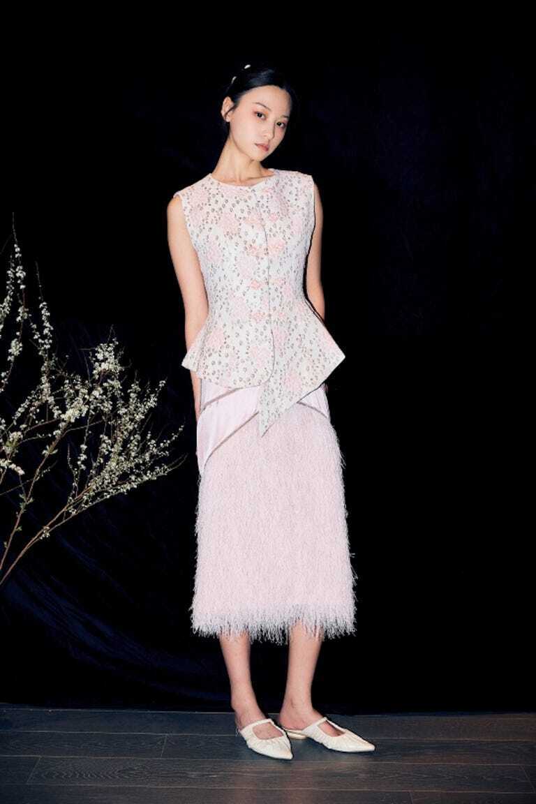 JICHENG吉承2025春夏“花舞”系列首秀，登陆百年秋水山庄_腾讯新闻