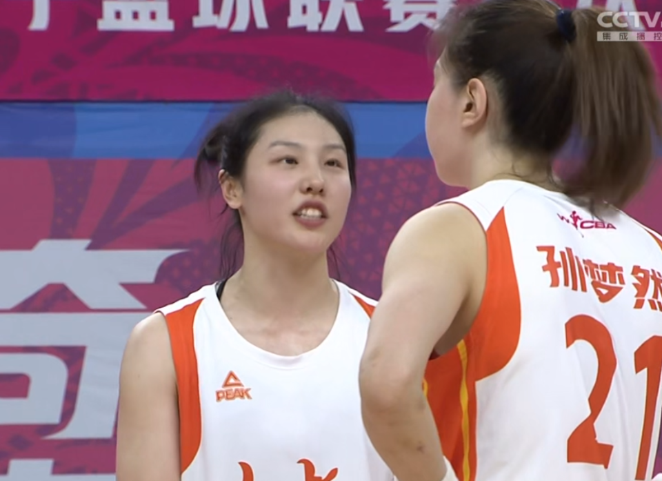 恭喜！四川女篮3-2内蒙古，蝉联WCBA总冠军 李梦MVP_腾讯新闻