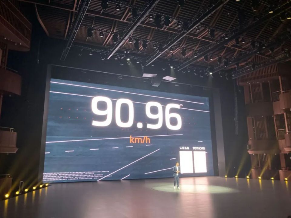 L6起售19.99万元！智己比小米更敢亏？_腾讯新闻