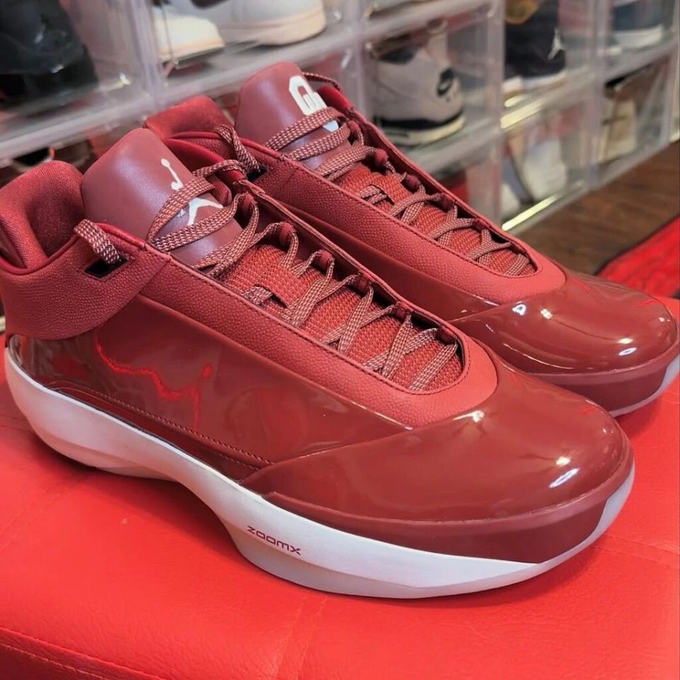 AJ40 新配色现身！来头不小！_腾讯新闻