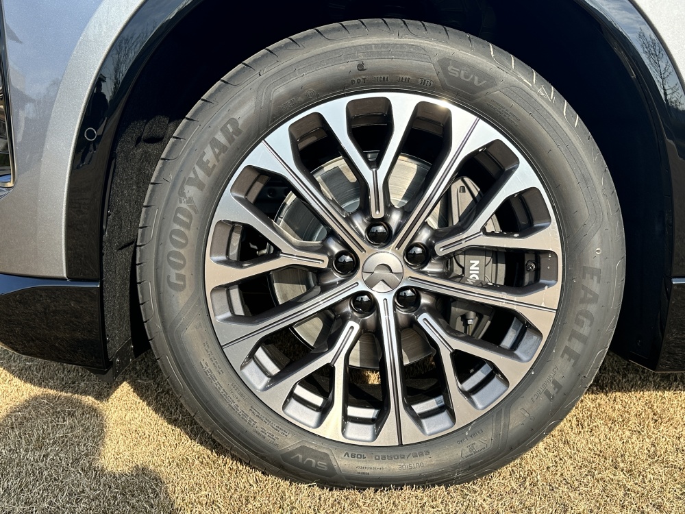 重新定义30万级纯电天花板？ 静态体验蔚来ES6 30万台纪念版_腾讯新闻