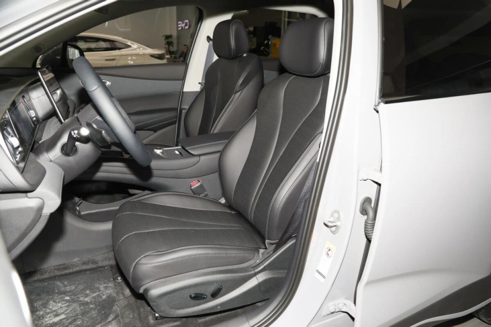 后驱+五连杆的比亚迪！海狮05EV售11.78万起，配天神之眼高阶智驾_腾讯新闻