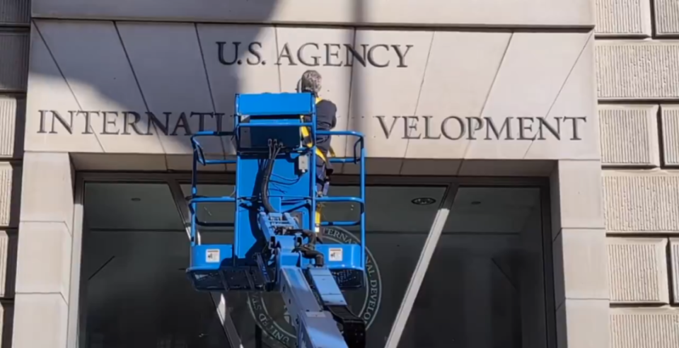 马斯克关停USAID：BBC和VOA等何以成众矢之的_腾讯新闻