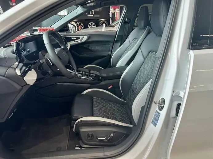 25.28万起的一汽奥迪A5L，真的只是A4L换壳吗？_腾讯新闻