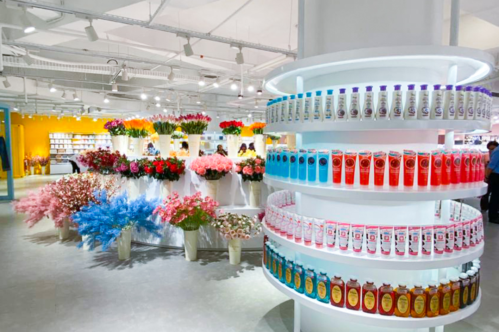 七五品牌 | 网红集合店KKV开遍印尼，看潮流零售出海的机会_腾讯新闻