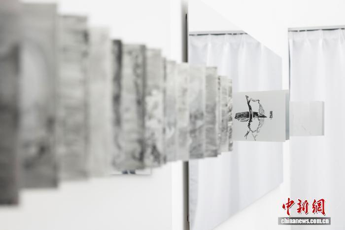 “新锐艺术家”刘毅首次个展《倒影离开水面之后》在沪展出_腾讯新闻