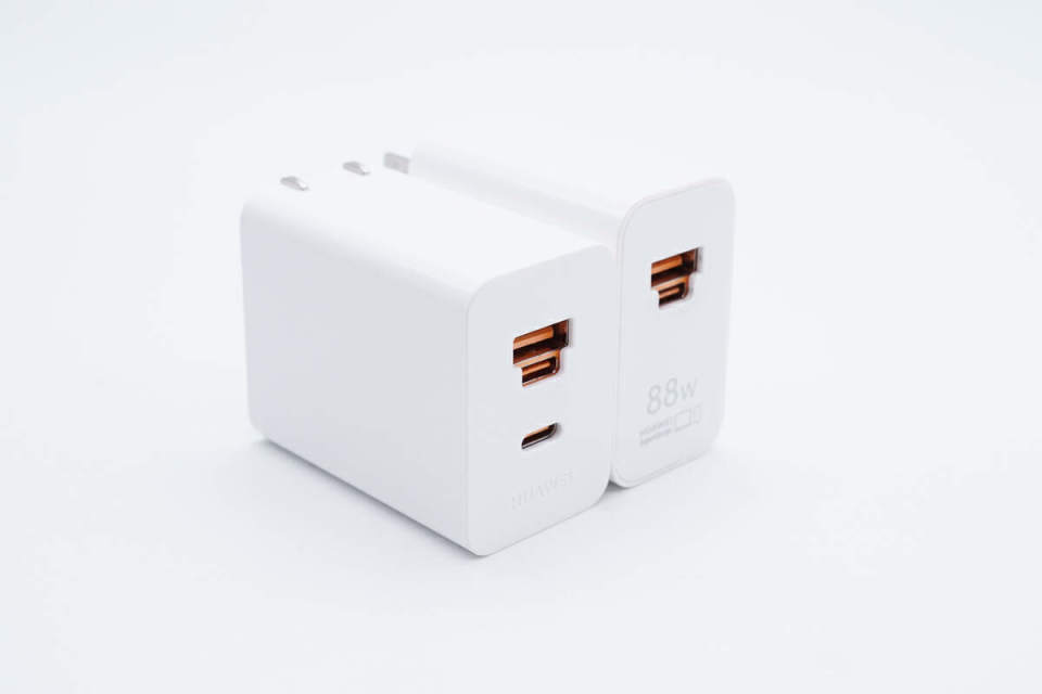 支持66W+40W快充，华为100W全能充多口充电器拆解_腾讯新闻