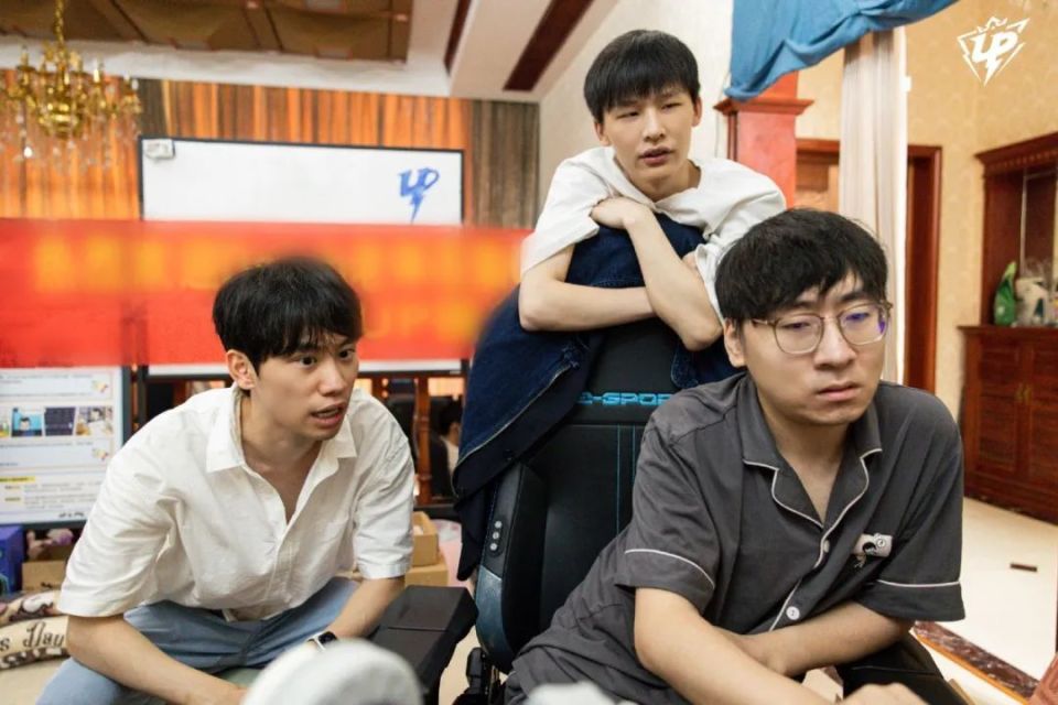 专访UP.H4cker：能打LPL很幸运_腾讯新闻