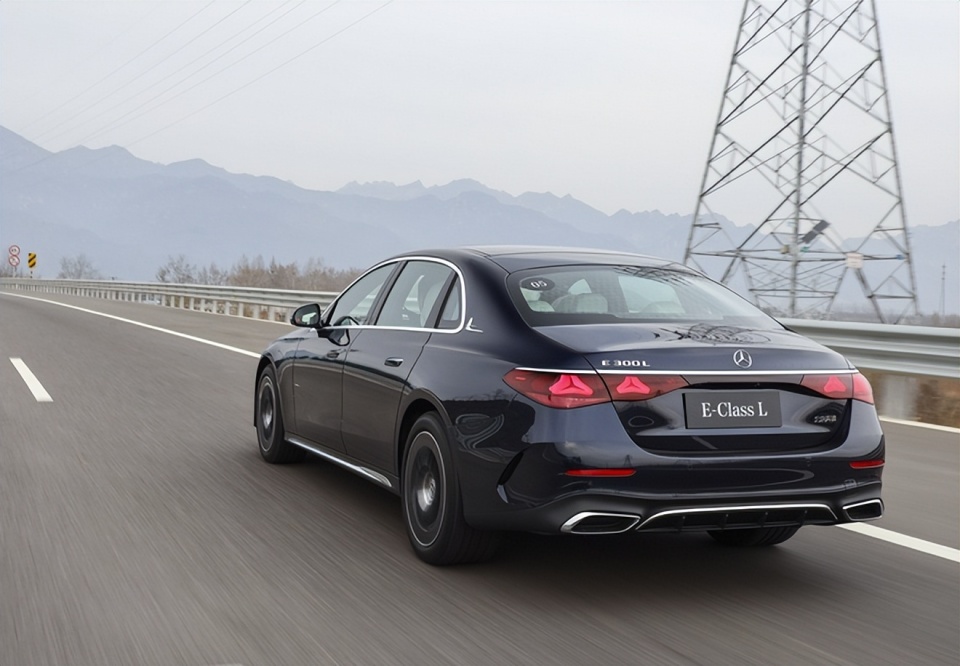 奔驰E强推智驾遇冷！4S店靠降价保住销量，E300L 50万能落地？_腾讯新闻
