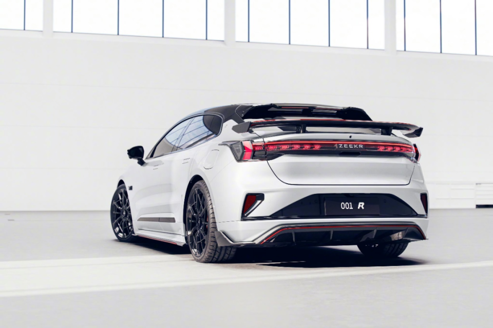 1265马力！全球最快量产电车极氪001FR发布_腾讯新闻