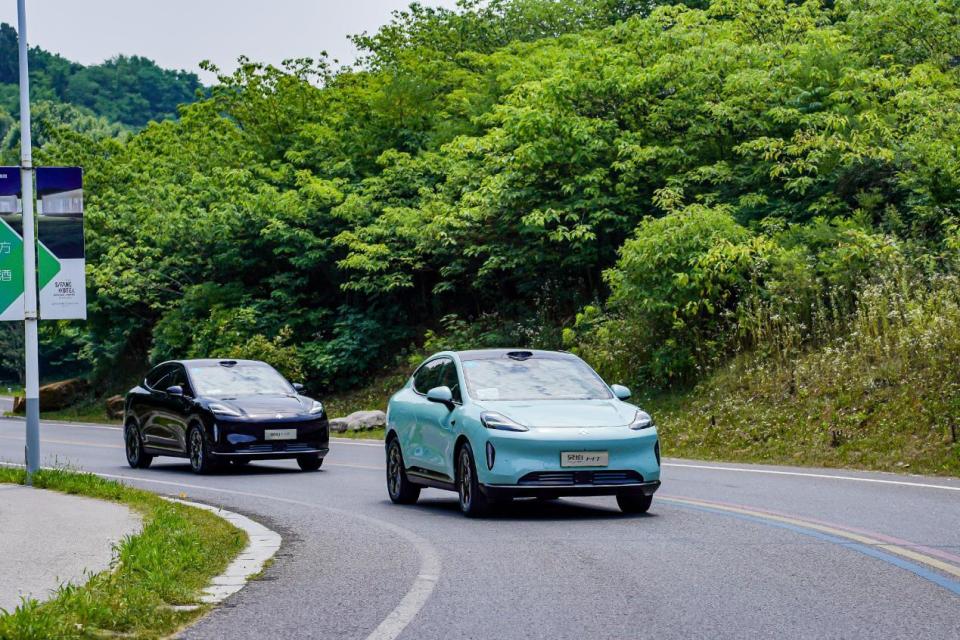 同是20万级纯电SUV，昊铂HT和智己LS6 Pro到底哪台更适合你？_腾讯新闻