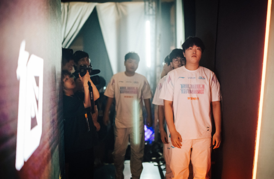 BLG淘汰Tabe公开道歉，LNG已输JDG六次成第二孟获_腾讯新闻