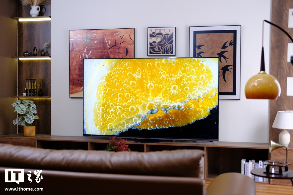 海信电视E8Q Pro开箱：全球首颗信芯AI画质芯片H7、黑曜屏Ultra_腾讯新闻