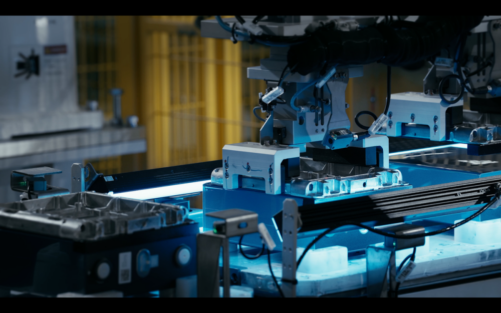 超400KM+4C！宁德时代发布骁遥超级增混“大电量”电池_腾讯新闻