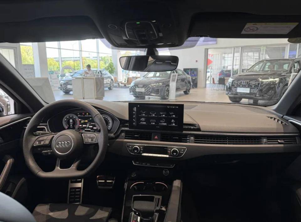 新车不到20万的奥迪A4L值得抄底吗？为此我去了趟4S店_腾讯新闻