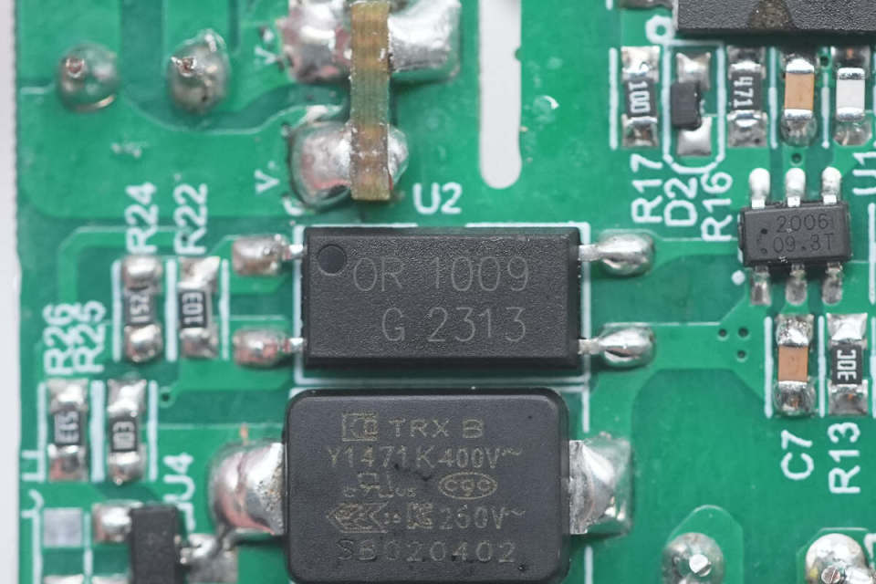 内置英集芯IP2726协议芯片，众森泰65W氮化镓充电器拆解_腾讯新闻