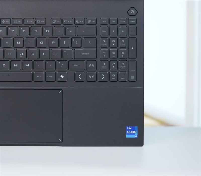 华硕天选6 Pro游戏本续航测试：酷睿i7-14650HX加持 续航堪比轻薄本_腾讯新闻