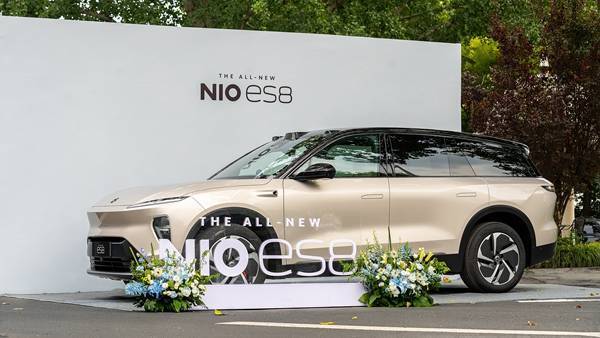 可充可换可升级 蔚来全新ES8在郑州开启专属试驾_腾讯新闻