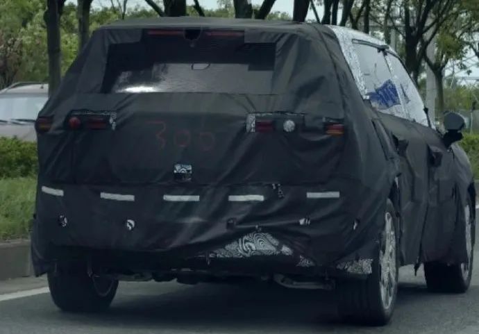 领克“L946”新车谍照，新车比路虎揽胜还大！_腾讯新闻