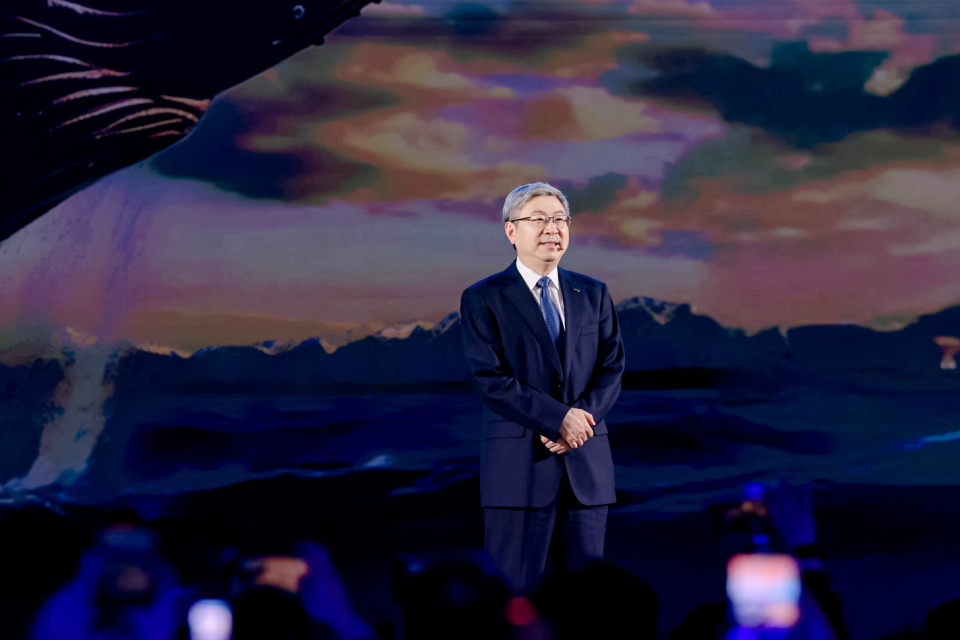 奇瑞汽车发布全球混动技术标准宣言 2025款风云A8/T9/T10同步上市_腾讯新闻