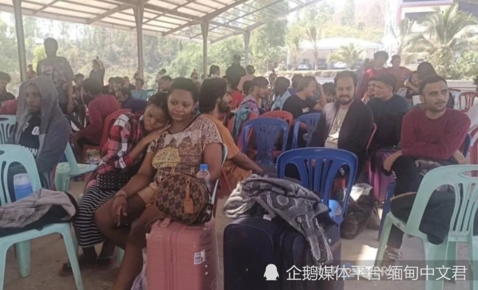 快讯！妙瓦底跨国营救取得突破，DKBA向泰国移交261名电诈园区被困人员_腾讯新闻